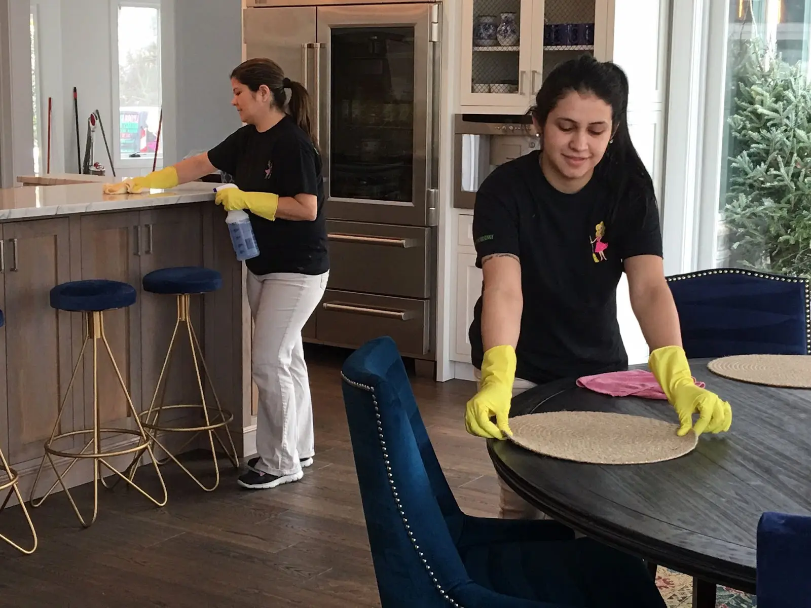 The Ultimate Guide to Hiring a Cleaner: Individual vs. Company